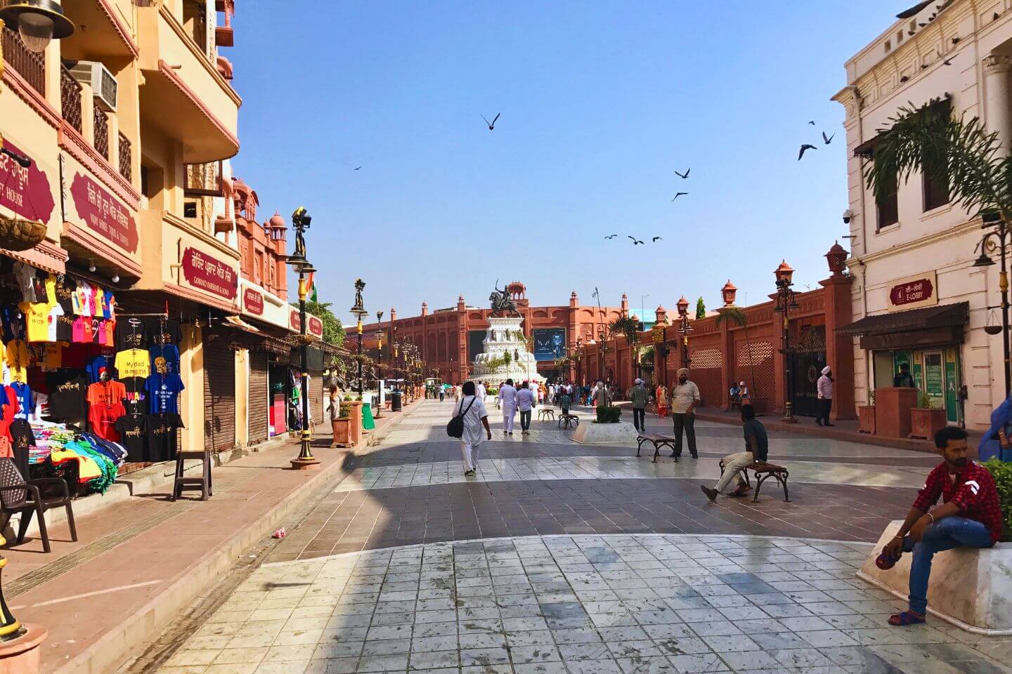 Hall Bazaar Amritsar (Timings, History, Location, Images & Facts) - Amritsar Tourism